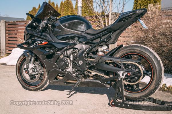 Black BMW S 1000RR 2024 in Riga, with an engine capacity of 0.00 L and mileage of 8 thousand km for 26600 €, photo 7 on AUTOMOTO.COM.LV