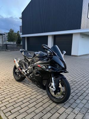 Melns BMW S 1000RR 2024 Tartu, ar dzinēja tilpumu 1.00 L un nobraukumu 18 tūkst. km par 19500 €, foto  vietnē AUTOMOTO.COM.LV