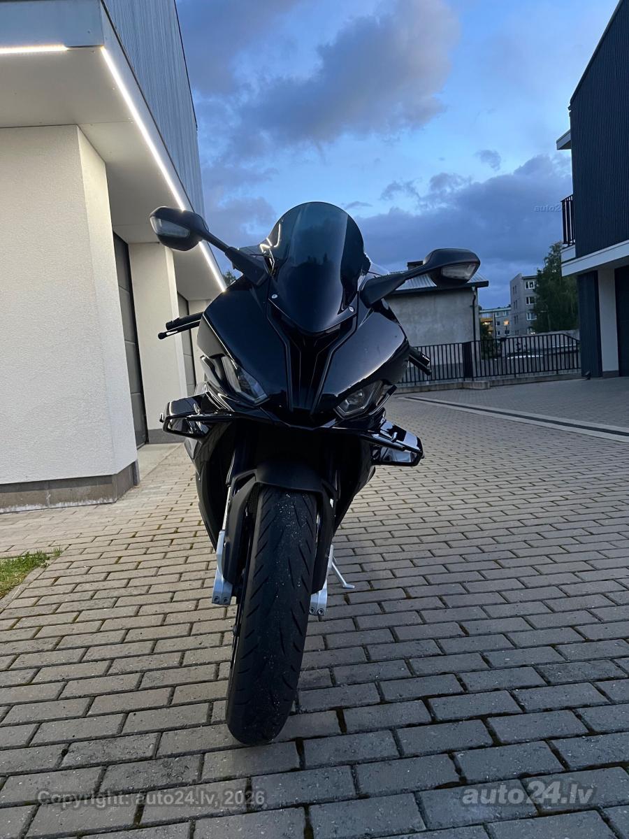 Melns BMW S 1000RR 2024 Tartu, ar dzinēja tilpumu 1.00 L un nobraukumu 18 tūkst. km par 19500 €, foto 3 vietnē AUTOMOTO.COM.LV