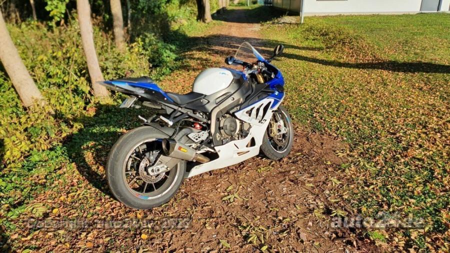 Blue BMW S 1000RR 2012 in Kuressaare, with an engine capacity of 1.00 L and mileage of 27 thousand km for 10000 €, photo 5 on AUTOMOTO.COM.LV