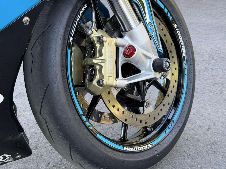 Blue BMW S 1000RR 2012 in Vilnius, with an engine capacity of 1.00 L and mileage of 37 thousand km for 8200 €, photo 18 on AUTOMOTO.COM.LV