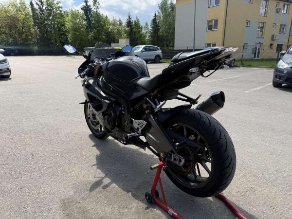 BMW S 1000RR 2011 in Kaunas on AUTOMOTO.COM.LV Grey BMW S 1000RR 2011 in Kaunas, with an engine capacity of 1.00 L and mileage of 53 thousand km for 7500 €, photo 5 on AUTOMOTO.COM.LV