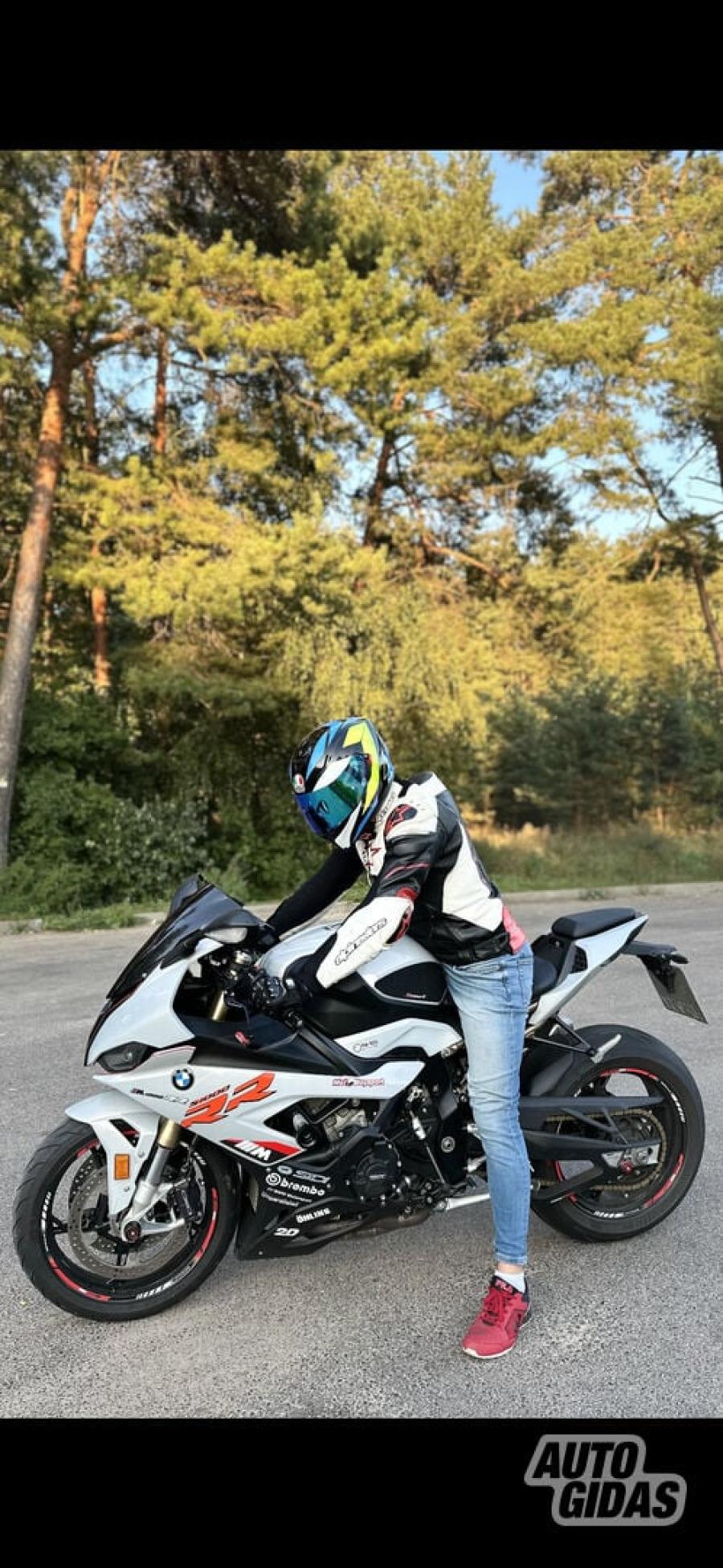 Grey BMW S 1000RR 2021 in Vilnius, with an engine capacity of 1.00 L and mileage of 13 thousand km for 16000 €, photo 3 on AUTOMOTO.COM.LV