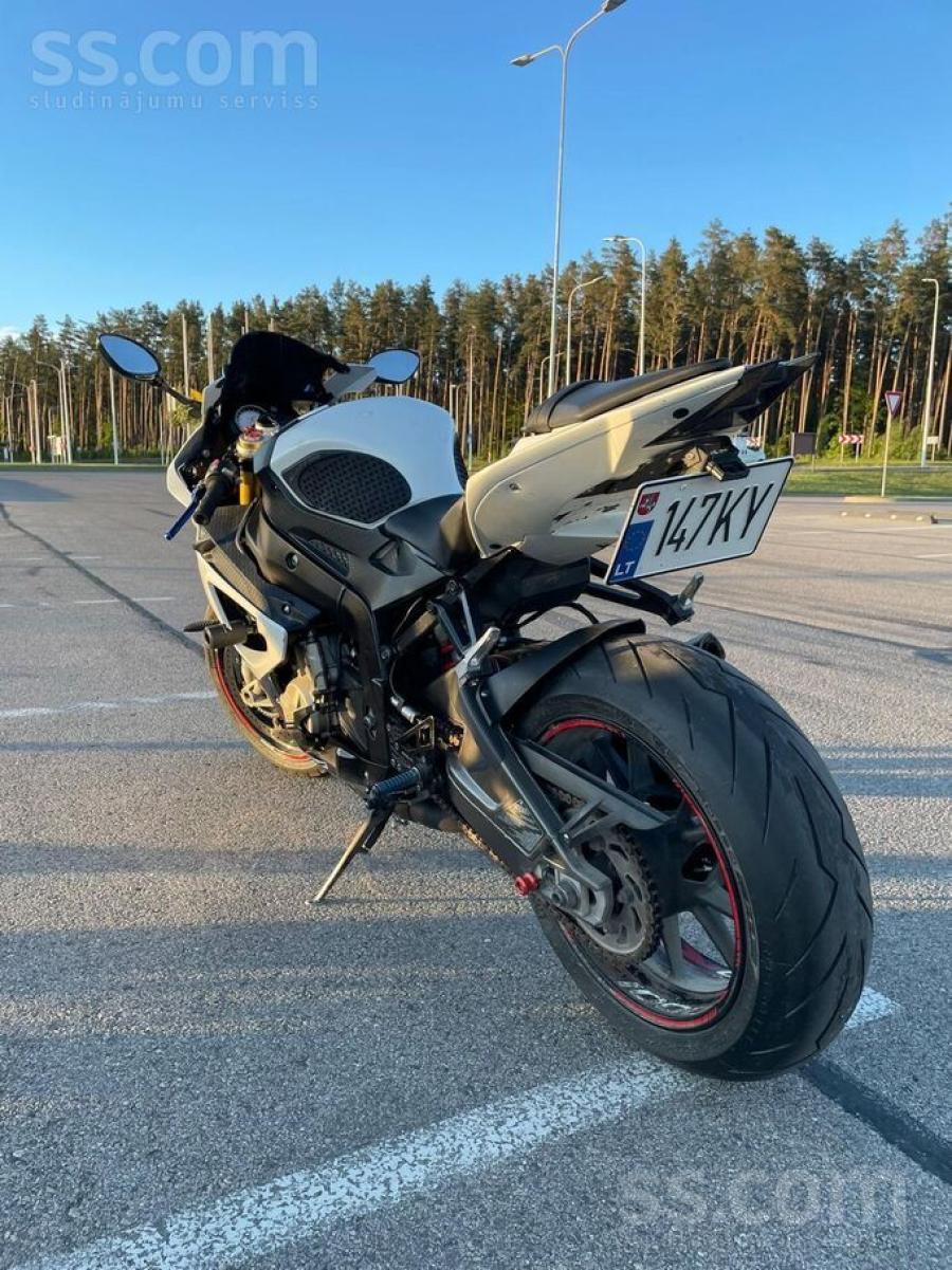 BMW S 1000RR 2010 in Riga, with an engine capacity of 1.00 L and mileage of 0 thousand km for 6000 €, photo 4 on AUTOMOTO.COM.LV