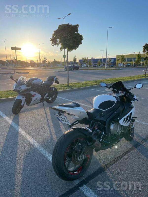 BMW S 1000RR 2010 in Riga, with an engine capacity of 1.00 L and mileage of 0 thousand km for 6000 €, photo 4 on AUTOMOTO.COM.LV