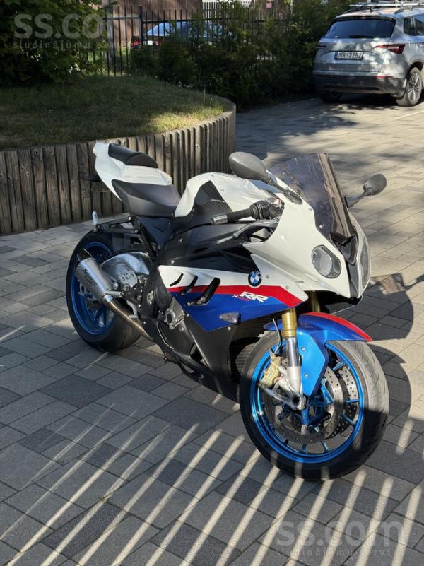 BMW S 1000RR 2011 in Jelgava, with an engine capacity of 1.00 L and mileage of 0 thousand km for 7200 €, photo 4 on AUTOMOTO.COM.LV