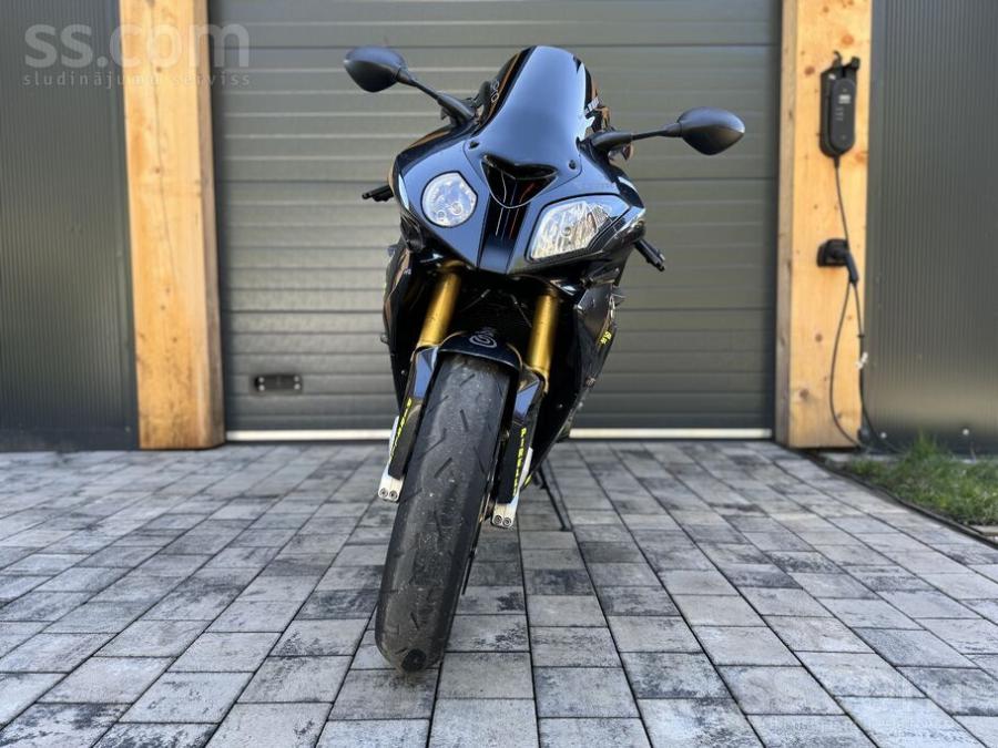 BMW S 1000RR 2011 in Riga, with an engine capacity of 1.00 L and mileage of 0 thousand km for 7400 €, photo 4 on AUTOMOTO.COM.LV