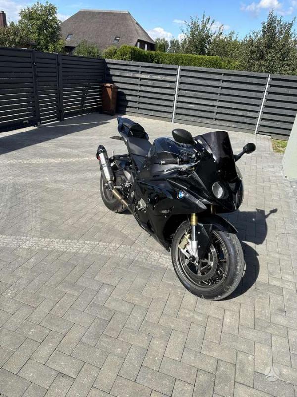 BMW S 1000RR 2011 in Sakiai on AUTOMOTO.COM.LV BMW S 1000RR 2011 in Sakiai, with an engine capacity of 1.00 L and mileage of 32 thousand km for 7100 €, photo 6 on AUTOMOTO.COM.LV