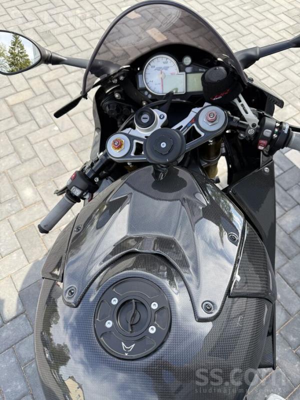 BMW S 1000RR 2013 in Riga, with an engine capacity of 1.00 L and mileage of 0 thousand km for 9100 €, photo 5 on AUTOMOTO.COM.LV