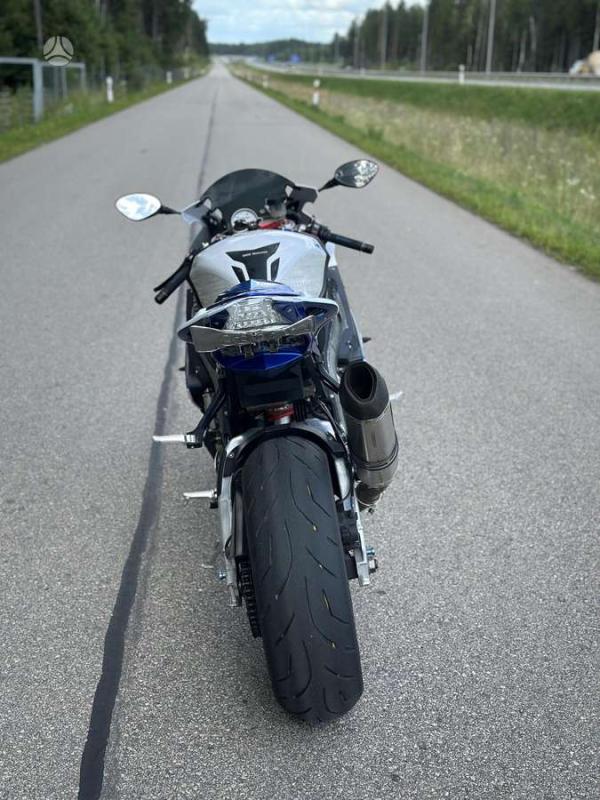 BMW S 1000RR 2013 in Vilnius, with an engine capacity of 1.00 L and mileage of 32 thousand km for 8600 €, photo 8 on AUTOMOTO.COM.LV