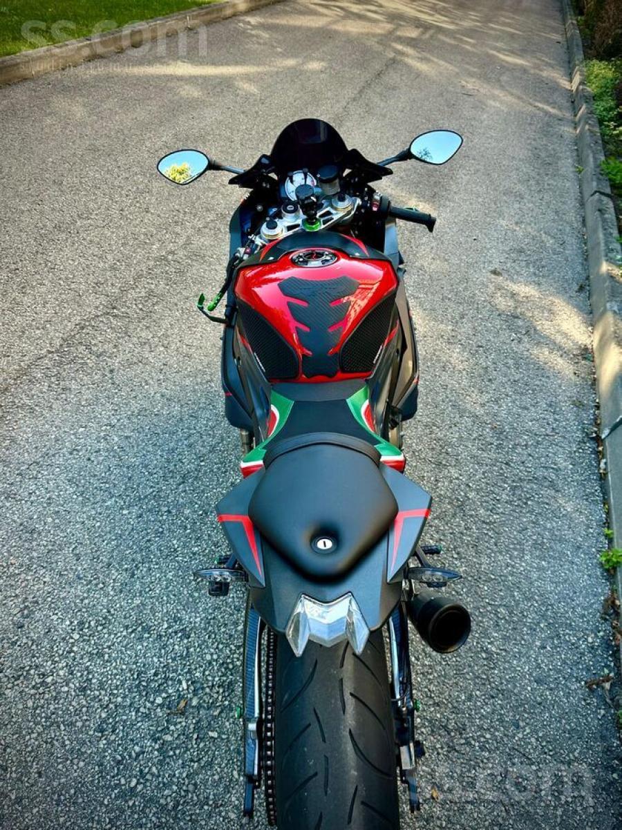 BMW S 1000RR 2015 in Riga, with an engine capacity of 1.00 L and mileage of 0 thousand km for 11200 €, photo 5 on AUTOMOTO.COM.LV