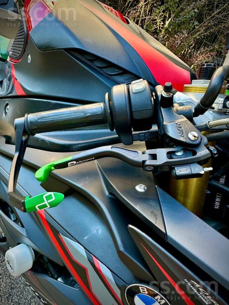 BMW S 1000RR 2015 in Riga, with an engine capacity of 1.00 L and mileage of 0 thousand km for 11200 €, photo 8 on AUTOMOTO.COM.LV