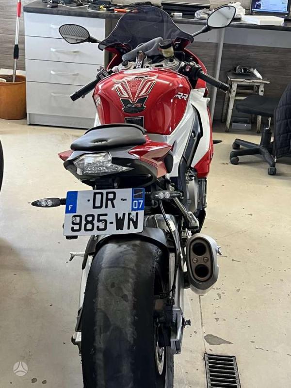 BMW S 1000RR 2015 Kelmė, ar dzinēja tilpumu 1.00 L un nobraukumu 15 tūkst. km par 12500 €, foto 4 vietnē AUTOMOTO.COM.LV