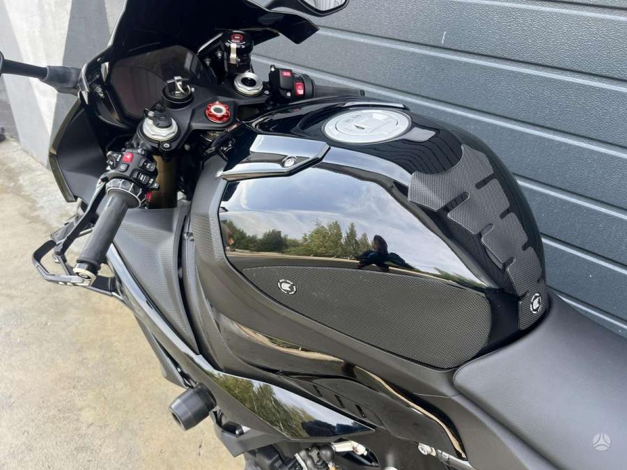 BMW S 1000RR 2023 in Vilkaviskis, with an engine capacity of 1.00 L and mileage of 9 thousand km for 18500 €, photo 25 on AUTOMOTO.COM.LV