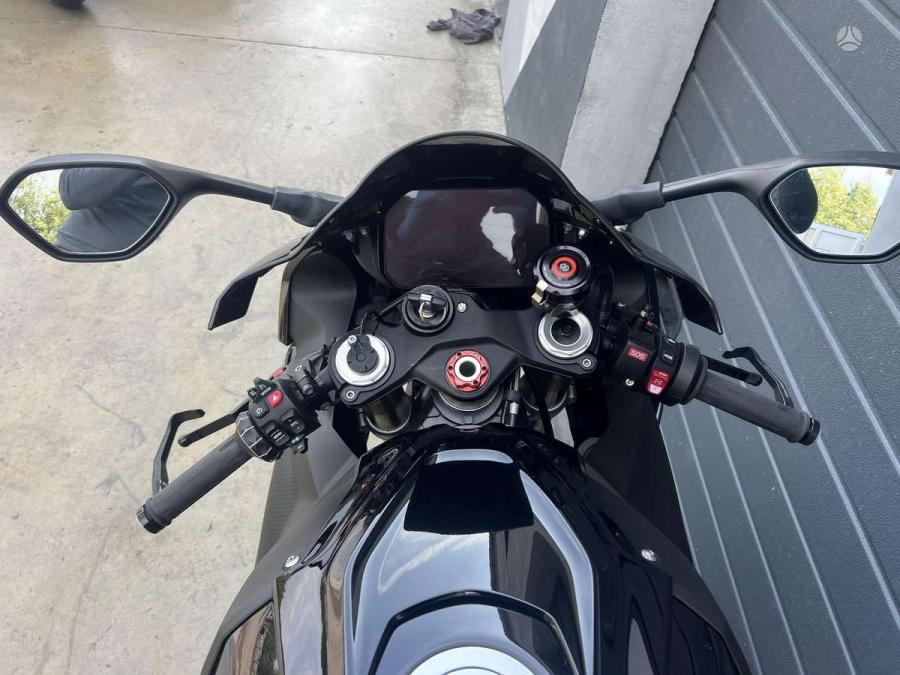 BMW S 1000RR 2023 in Vilkaviskis, with an engine capacity of 1.00 L and mileage of 9 thousand km for 18500 €, photo 26 on AUTOMOTO.COM.LV