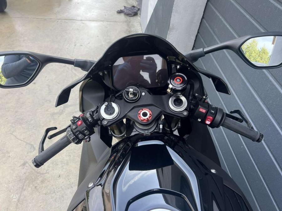 BMW S 1000RR 2023 in Vilkaviskis, with an engine capacity of 1.00 L and mileage of 9 thousand km for 18500 €, photo 27 on AUTOMOTO.COM.LV