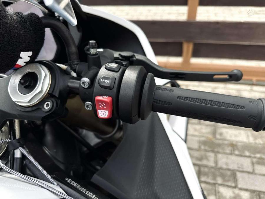 BMW S 1000RR 2023 in Kaunas, with an engine capacity of 1.00 L and mileage of 8 thousand km for 19000 €, photo 19 on AUTOMOTO.COM.LV