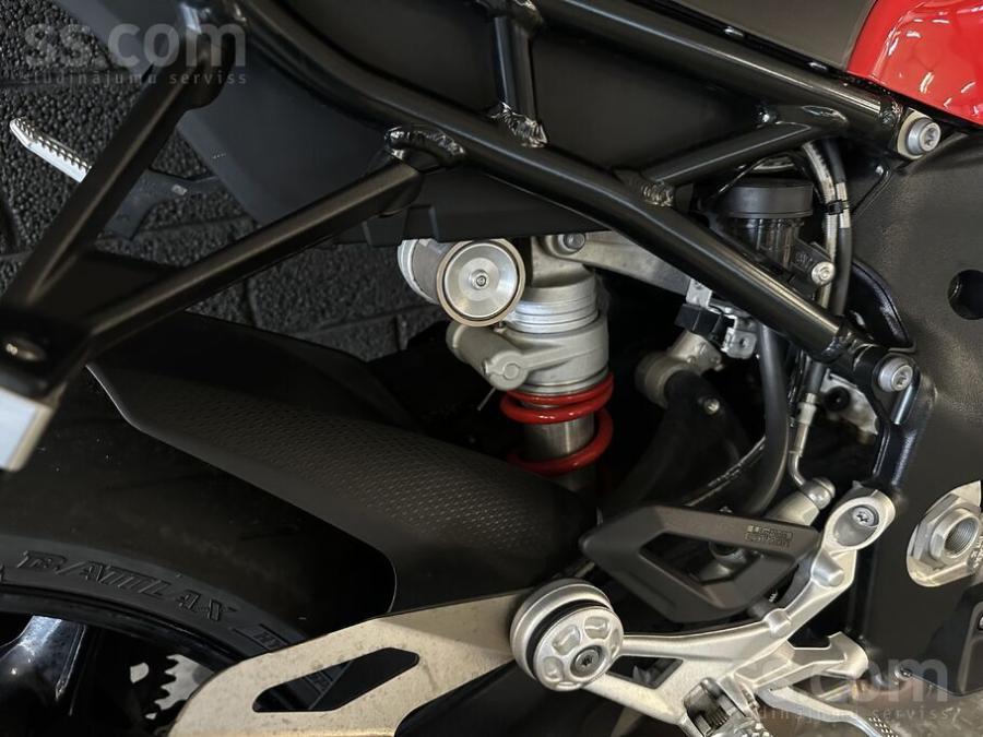 BMW S 1000RR 2024 in Riga, with an engine capacity of 1.00 L and mileage of 0 thousand km for 19700 €, photo 6 on AUTOMOTO.COM.LV