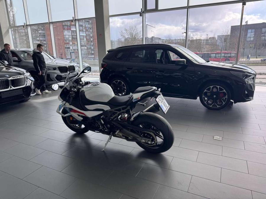 BMW S 1000RR 2025 Viļņa, ar dzinēja tilpumu 1.00 L un nobraukumu 3 tūkst. km par 23000 €, foto 7 vietnē AUTOMOTO.COM.LV