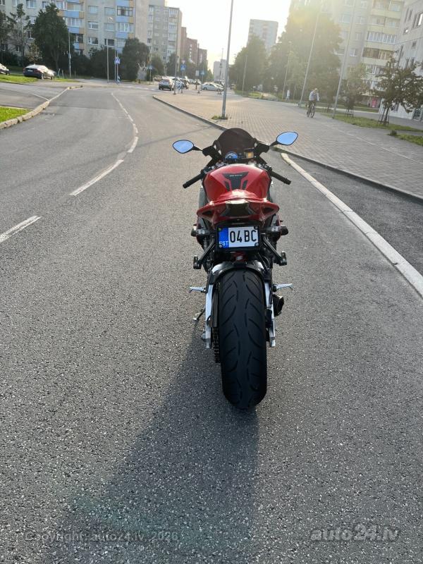 Красный БМВ S 1000RR 2013 в Таллин, объемом двигателя 1.00 л и пробегом 59 тыс. км за 8000 €, фото 5 на AUTOMOTO.COM.LV