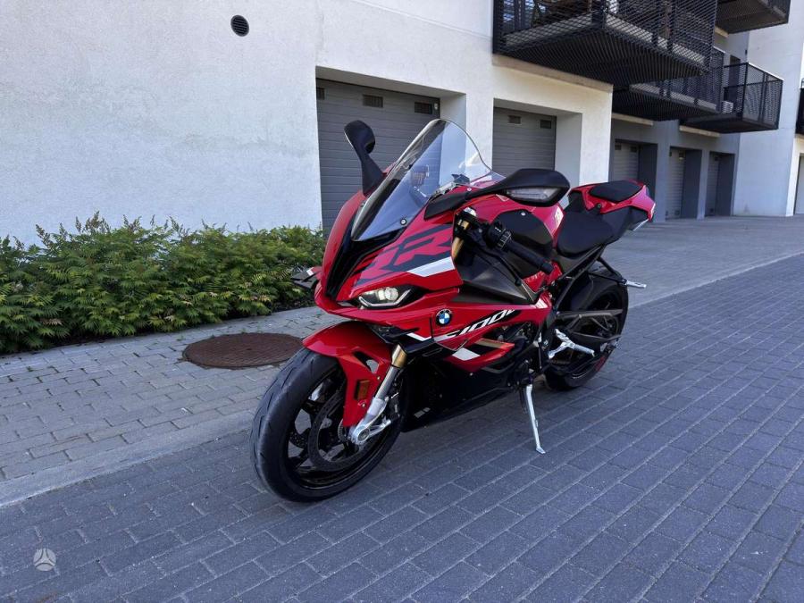 Red BMW S 1000RR 2024 in Vilnius, with an engine capacity of 1.00 L and mileage of 11 thousand km for 22000 €, photo 5 on AUTOMOTO.COM.LV