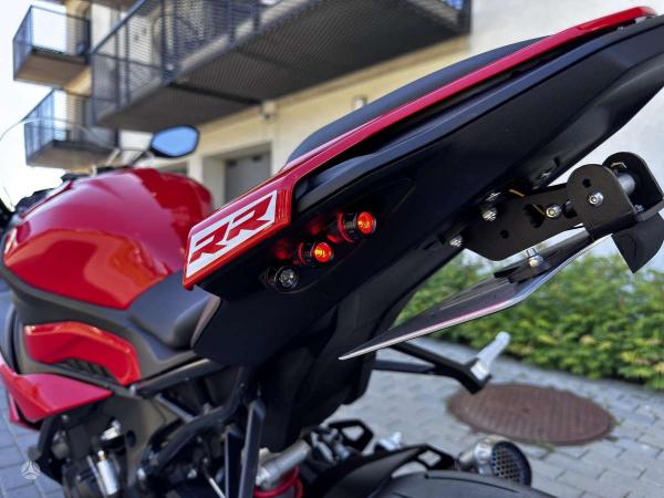 Red BMW S 1000RR 2024 in Vilnius, with an engine capacity of 1.00 L and mileage of 11 thousand km for 22000 €, photo 9 on AUTOMOTO.COM.LV
