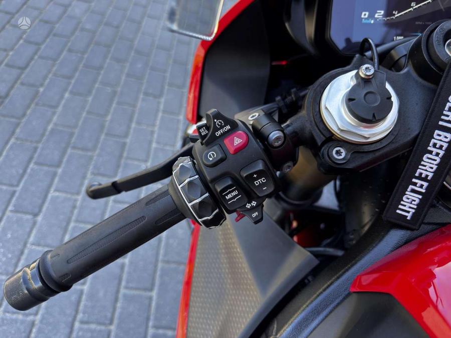 Red BMW S 1000RR 2024 in Vilnius, with an engine capacity of 1.00 L and mileage of 11 thousand km for 22000 €, photo 13 on AUTOMOTO.COM.LV