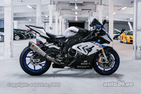 White BMW S 1000RR 2015 in Tallinn, with an engine capacity of 1.00 L and mileage of 20 thousand km for 13800 €, photo 2 on AUTOMOTO.COM.LV