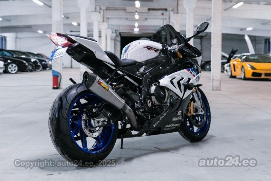 White BMW S 1000RR 2015 in Tallinn, with an engine capacity of 1.00 L and mileage of 20 thousand km for 13800 €, photo 3 on AUTOMOTO.COM.LV
