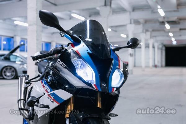 White BMW S 1000RR 2015 in Tallinn, with an engine capacity of 1.00 L and mileage of 20 thousand km for 13800 €, photo 5 on AUTOMOTO.COM.LV