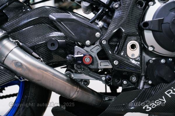 White BMW S 1000RR 2015 in Tallinn, with an engine capacity of 1.00 L and mileage of 20 thousand km for 13800 €, photo 11 on AUTOMOTO.COM.LV