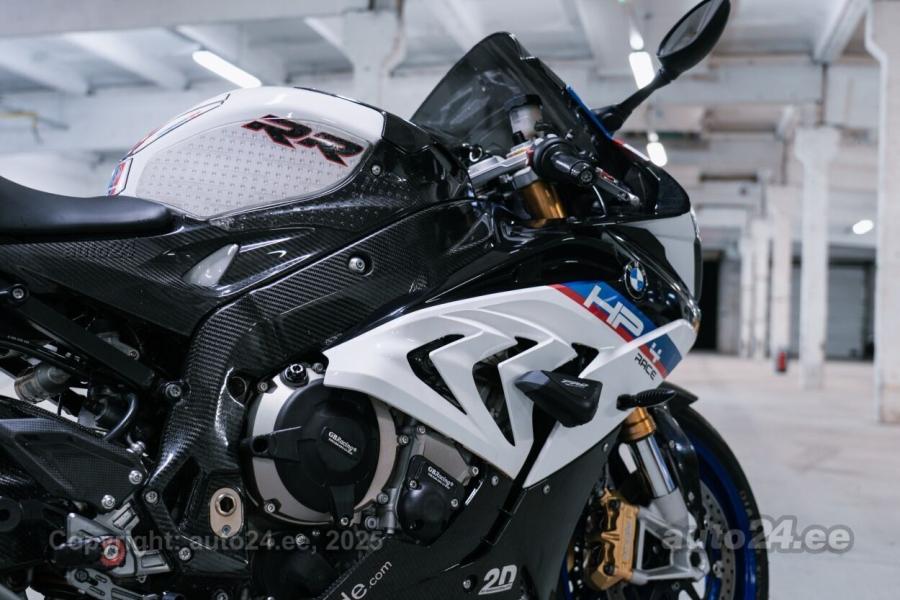 White BMW S 1000RR 2015 in Tallinn, with an engine capacity of 1.00 L and mileage of 20 thousand km for 13800 €, photo 16 on AUTOMOTO.COM.LV