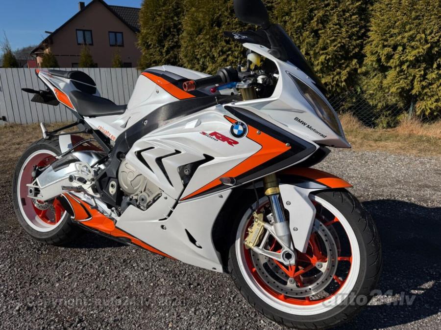 Белый БМВ S 1000RR 2015 в Таллин, объемом двигателя 1.00 л и пробегом 27 тыс. км за 11500 €, фото 1 на AUTOMOTO.COM.LV