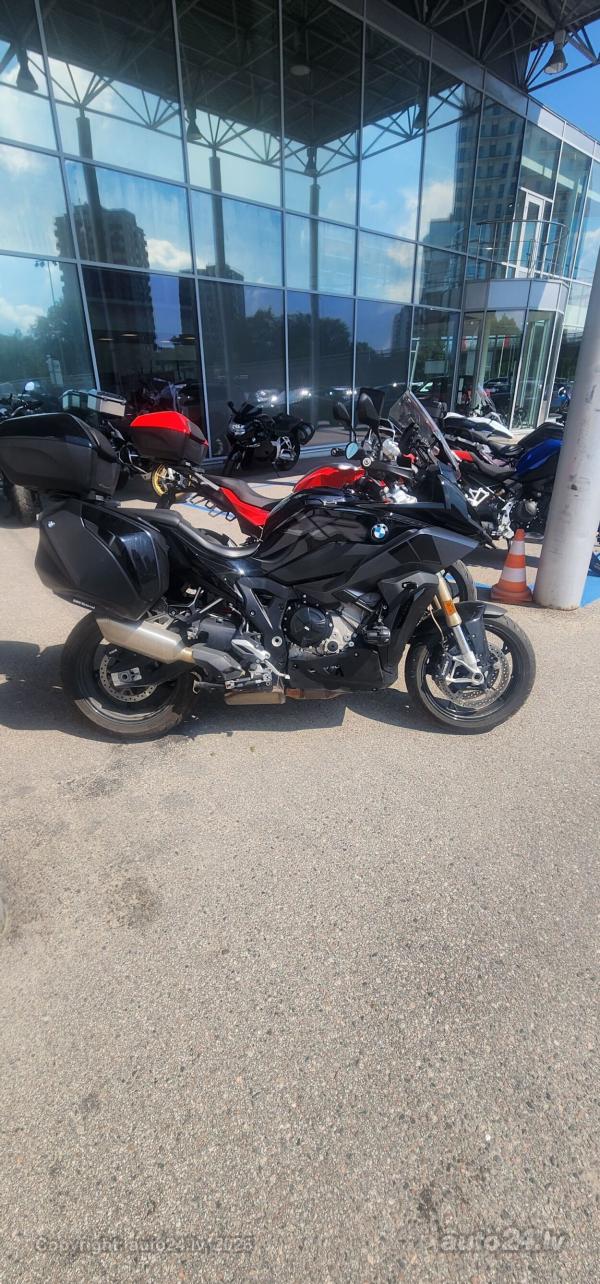 Black BMW S 1000XR 2023 in Tallinn, with an engine capacity of 1.00 L and mileage of 21 thousand km for 17000 €, photo 2 on AUTOMOTO.COM.LV