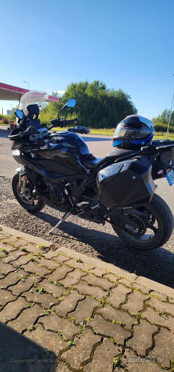 Black BMW S 1000XR 2023 in Tallinn, with an engine capacity of 1.00 L and mileage of 21 thousand km for 17000 €, photo 3 on AUTOMOTO.COM.LV