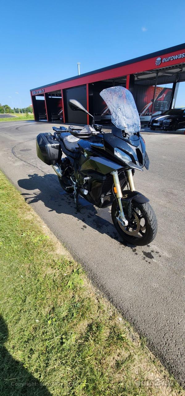 Black BMW S 1000XR 2023 in Tallinn, with an engine capacity of 1.00 L and mileage of 21 thousand km for 17000 €, photo 4 on AUTOMOTO.COM.LV