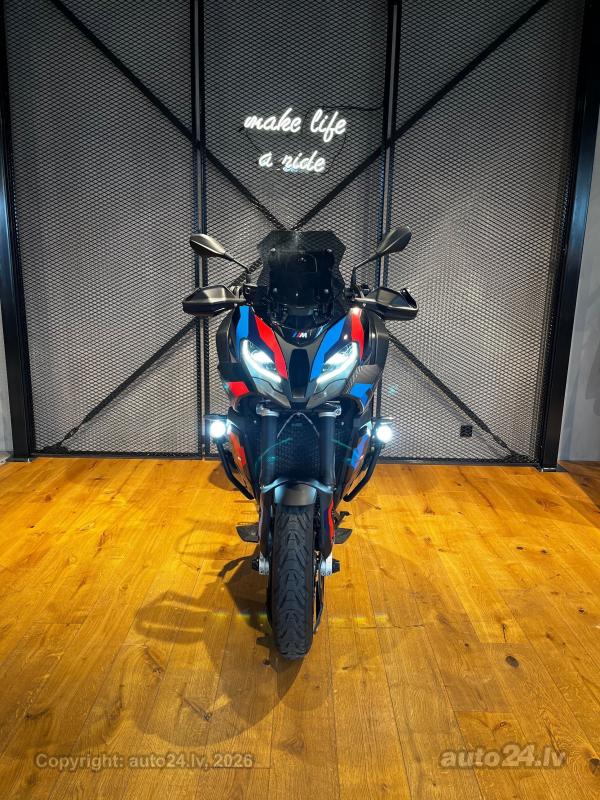 Black BMW S 1000XR 2023 in Tallinn, with an engine capacity of 1.00 L and mileage of 19 thousand km for 15900 €, photo 5 on AUTOMOTO.COM.LV