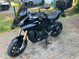 Melns BMW S 1000XR 2025 Tallina, ar dzinēja tilpumu 1.00 L un nobraukumu 10 tūkst. km par 19150 €, foto  vietnē AUTOMOTO.COM.LV