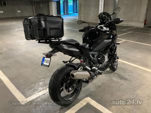 Melns BMW S 1000XR 2025 Tallina, ar dzinēja tilpumu 1.00 L un nobraukumu 10 tūkst. km par 19150 €, foto 5 vietnē AUTOMOTO.COM.LV