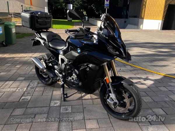 Melns BMW S 1000XR 2025 Tallina, ar dzinēja tilpumu 1.00 L un nobraukumu 12 tūkst. km par 18150 €, foto 1 vietnē AUTOMOTO.COM.LV