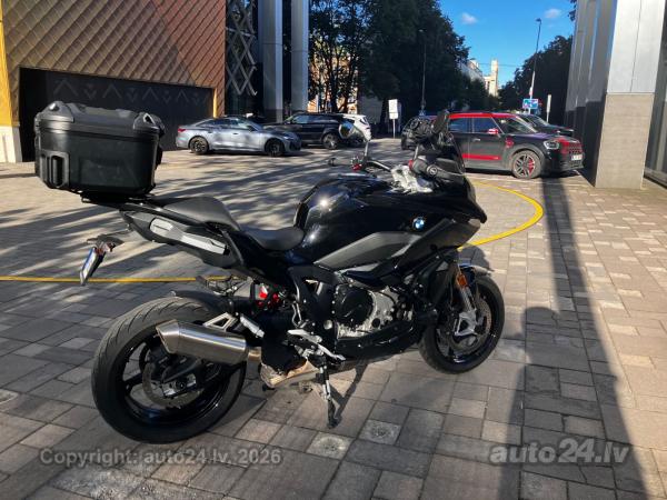 Melns BMW S 1000XR 2025 Tallina, ar dzinēja tilpumu 1.00 L un nobraukumu 12 tūkst. km par 18150 €, foto 3 vietnē AUTOMOTO.COM.LV