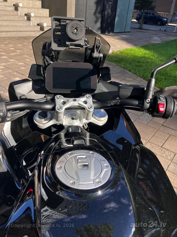 Melns BMW S 1000XR 2025 Tallina, ar dzinēja tilpumu 1.00 L un nobraukumu 12 tūkst. km par 18150 €, foto 6 vietnē AUTOMOTO.COM.LV