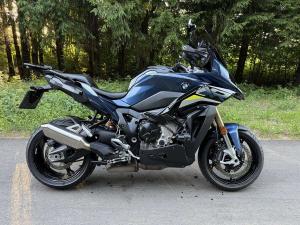 Синий БМВ S 1000XR 2025 в Клайпеда, объемом двигателя 1.00 л и пробегом 5 тыс. км за 15500 €, фото  на AUTOMOTO.COM.LV