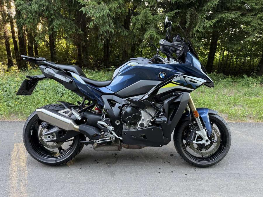 Синий БМВ S 1000XR 2025 в Клайпеда, объемом двигателя 1.00 л и пробегом 5 тыс. км за 15500 €, фото 1 на AUTOMOTO.COM.LV