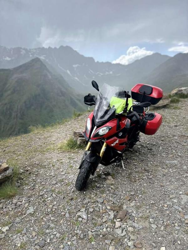 Red BMW S 1000XR 2015 in Vilnius, with an engine capacity of 1.00 L and mileage of 55 thousand km for 8000 €, photo 1 on AUTOMOTO.COM.LV