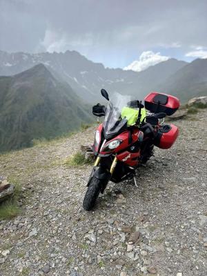 Red BMW S 1000XR 2015 in Vilnius, with an engine capacity of 1.00 L and mileage of 55 thousand km for 8000 €, photo  on AUTOMOTO.COM.LV