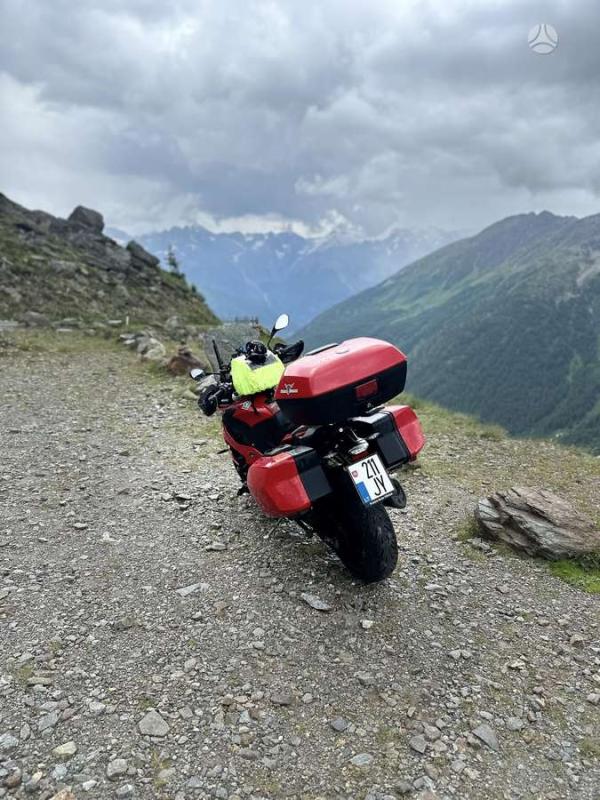 Red BMW S 1000XR 2015 in Vilnius, with an engine capacity of 1.00 L and mileage of 55 thousand km for 8000 €, photo 2 on AUTOMOTO.COM.LV