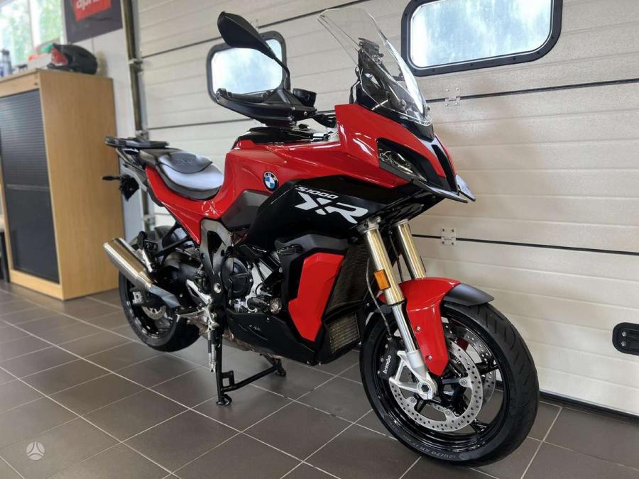 Red BMW S 1000XR 2023 in Vilkaviskis, with an engine capacity of 1.00 L and mileage of 13 thousand km for 14850 €, photo 2 on AUTOMOTO.COM.LV
