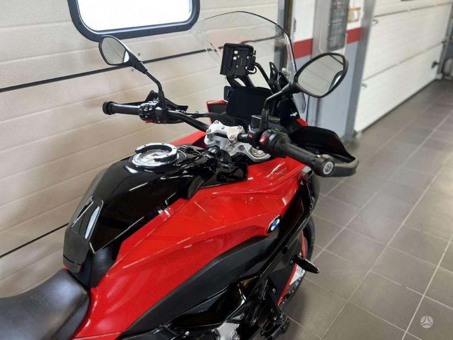 Red BMW S 1000XR 2023 in Vilkaviskis, with an engine capacity of 1.00 L and mileage of 13 thousand km for 14850 €, photo 6 on AUTOMOTO.COM.LV