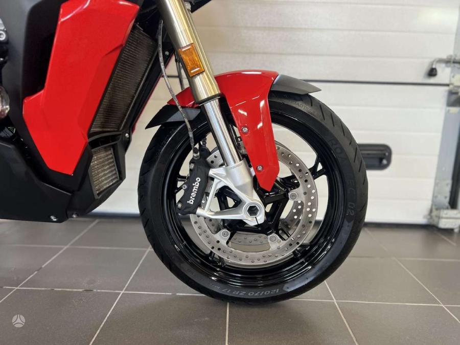 Red BMW S 1000XR 2023 in Vilkaviskis, with an engine capacity of 1.00 L and mileage of 13 thousand km for 14850 €, photo 14 on AUTOMOTO.COM.LV